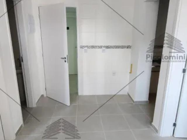 Apartamento Vila Matilde à 800 metros do Metrô, 2 Quartos, Sala com cozinha, Banheiro, elevador. Esp