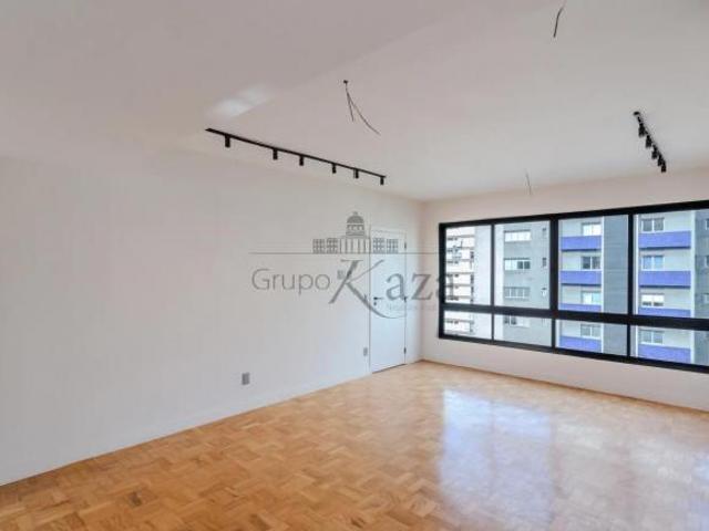 Apartamento Vila Nova Conceição 3 Dormitórios 94m²