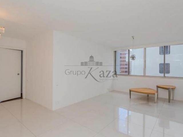 Apartamento Vila Nova Conceição 3 Dormitórios 120m²