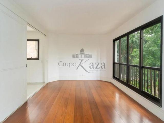 Apartamento Vila Nova Conceição 3 Suítes 210m²