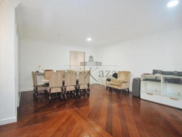 Apartamento Vila Nova Conceição 2 Dormitórios 117m²