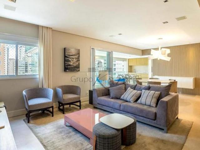 Apartamento Vila Nova Conceição 2 Dormitórios 157m²