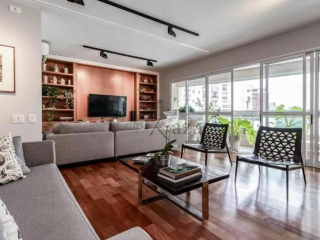 Apartamento Vila Nova Conceição 2 Suítes 190m²