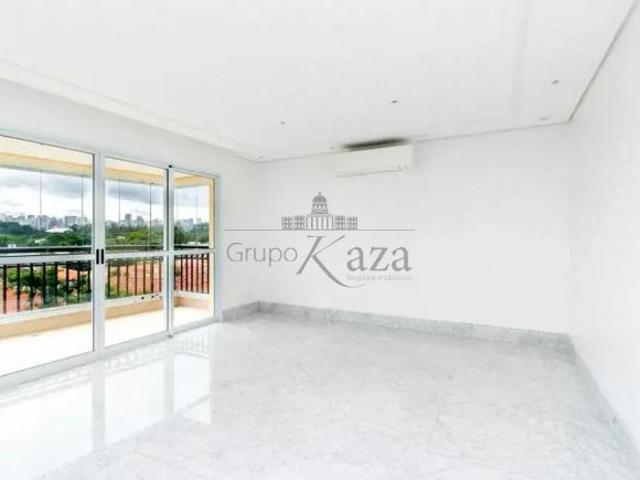 Apartamento Vila Nova Conceição 4 Dormitórios 212m² Próximo ao Parque Ibirapuera e Hospitais