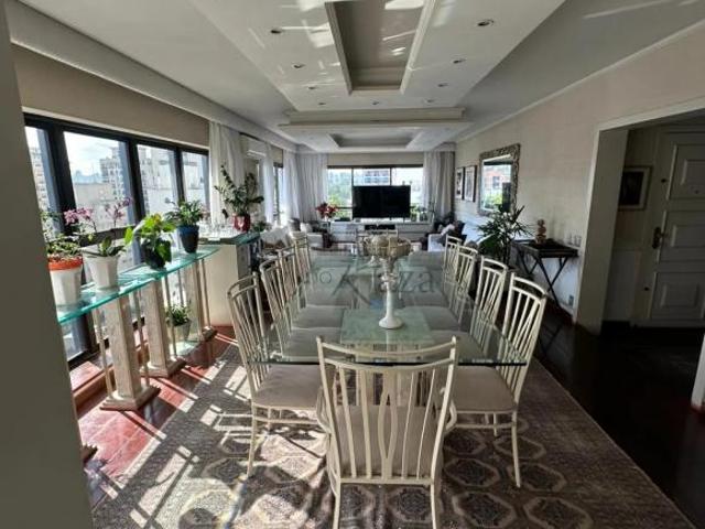 Apartamento Vila Nova Conceição 4 Dormitórios 267m²