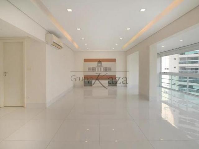 Apartamento Vila Olímpia 3 Suítes 140m²
