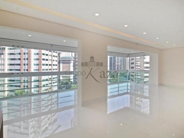 Apartamento Vila Olímpia 3 Suítes 140m²