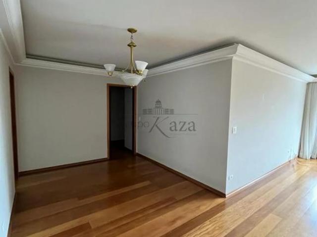 Apartamento Vila Adyana Edifício Ciampino 3 Dormitórios 130m²