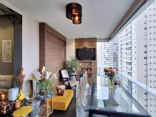 Apartamento Vila Anastácio 2 dormitórios, sendo 1 suíte e 2 vagas de garagem