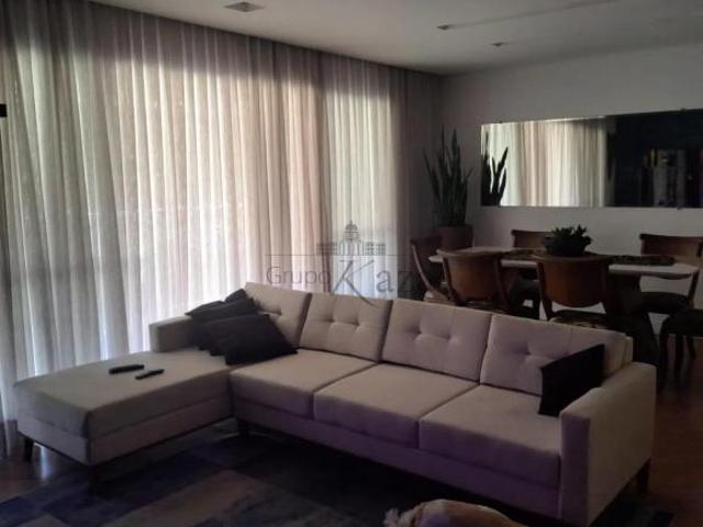 Apartamento Vila Ema Residencial Grand Club 4 Dormitórios 182m²