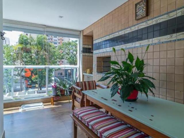 Apartamento Vila Hamburguesa com 3 quartos, sendo 3 suítes, 143m²