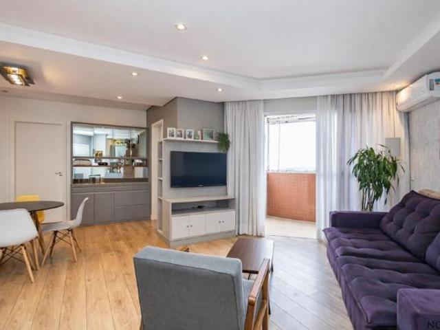 Apartamento Vila Izabel/Água Verde com 2 Quartos e 2 banheiros, 1 vaga e 77 m²