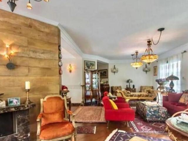 Apartamento Vila Suzana com236m² com quatro dormitórios sendo duas suítes e três vagas fixas