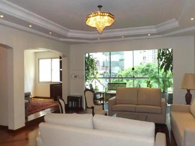 Apartamento Vila Uberabinha 4 Dormitórios 312,14m²