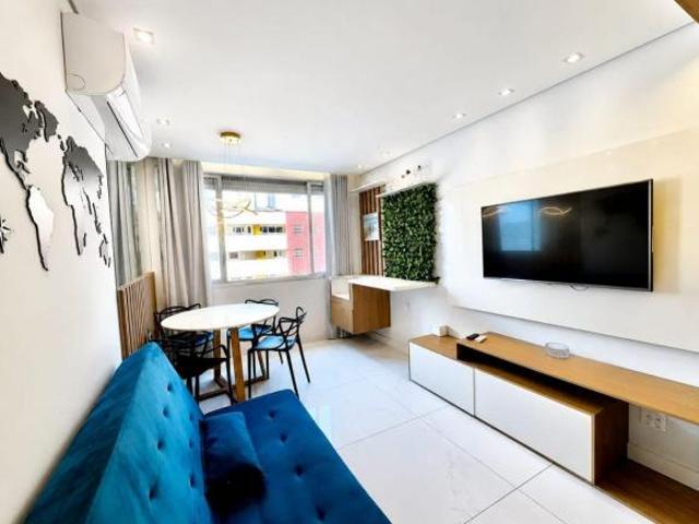 Apartamento Vista Mar 2 dormitórios sendo 1 suíte, 70m2 no bairro Pompéia