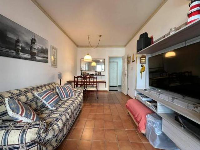 Apartamento à venda no Bairro Aviação Praia Grande/SP com 2 dorms, 1 suíte, mobiliado e piscina