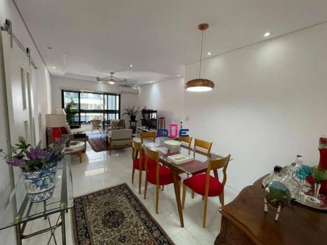 Apartamento vista mar com 3 dormitórios suíte, 2 vagas demarcadas, na quadra da praia do Embaré C