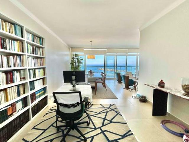 Apartamento Vista Mar à Venda na Pitangueiras no Guarujá | QVista Inteligênci.