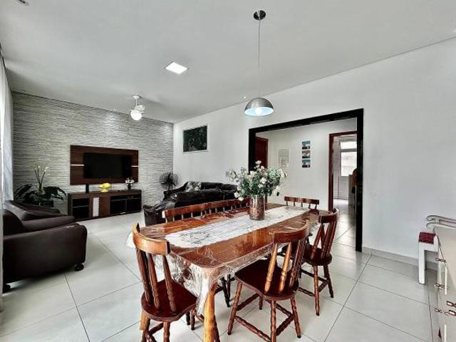 Apartamento Vista Mar à Venda na Pitangueiras no Guarujá | QVista Inteligênci.