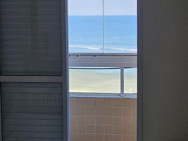 Apartamento vista mar no coração do caiçara Oportunidade