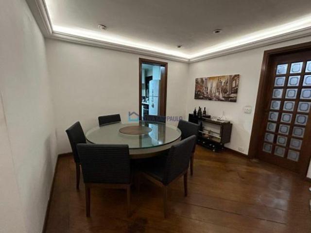 Apartamento VL Monumento com 109m², 2 vagas fixas, depósito, lazer, rua arborizada e tranquila