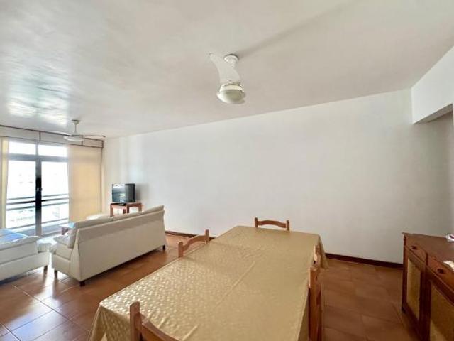 Apartamento à Beira Mar 3 Quartos 1 Suíte à Venda na Pitangueiras no Guarujá.