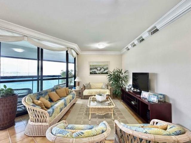 Apartamento à Beira Mar à Venda na Astúrias no Guarujá | QVista Inteligência.