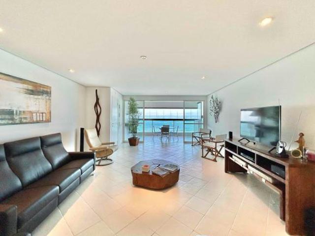 Apartamento à Beira Mar a Venda na Pitangueiras no Guarujá | QVista Inteligên.