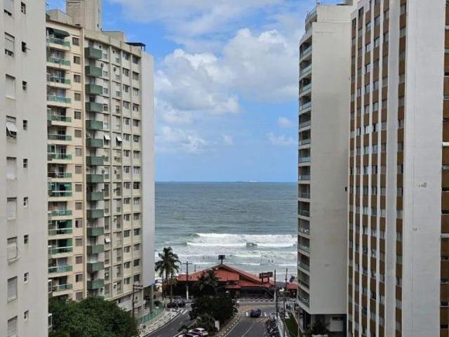 Apartamento à Beira Mar a venda na Praia das Pitangueiras no Guarujá