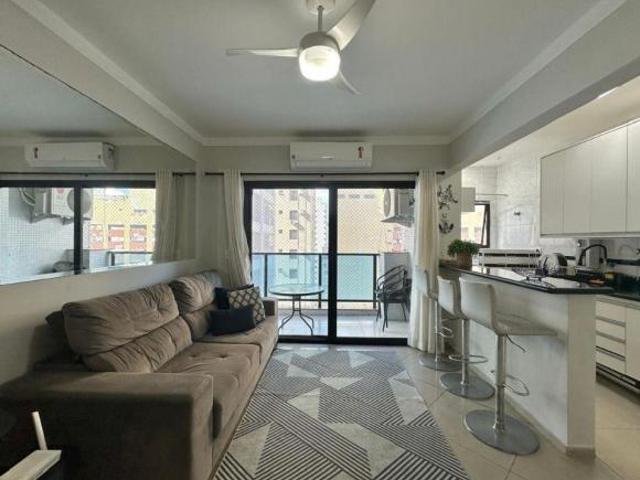 Apartamento à beira mar com 2 quartos 1 suíte, 2 vagas e lazer à venda em Pitangueiras, Guarujá