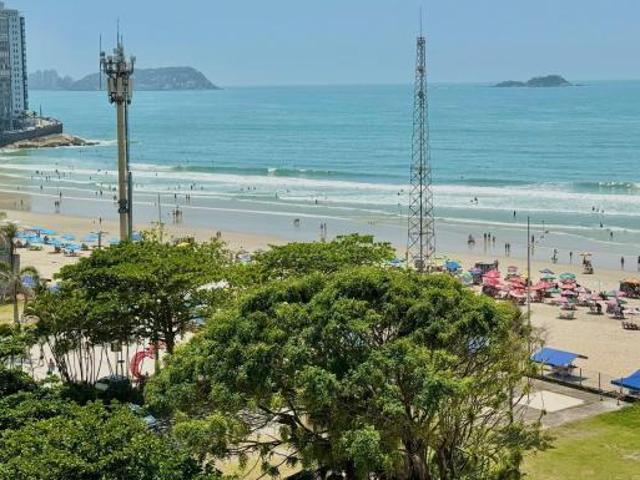 Apartamento à Beira Mar com 4 suítes venda na Praia das Pitangueiras no Guaru.