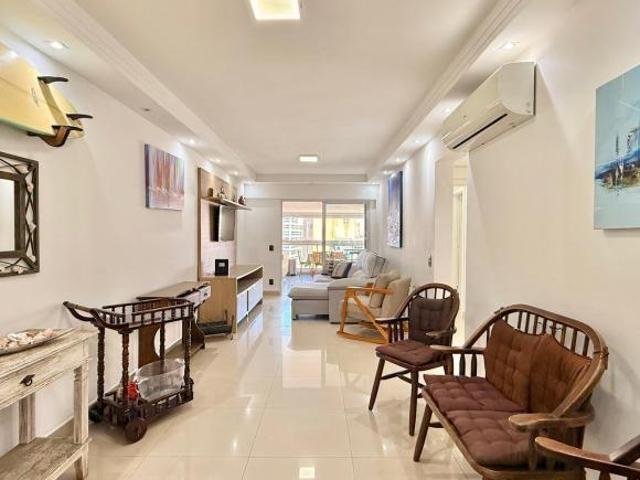 Apartamento à Beira Mar com varanda gourmet á venda na Astúrias no Guarujá |.