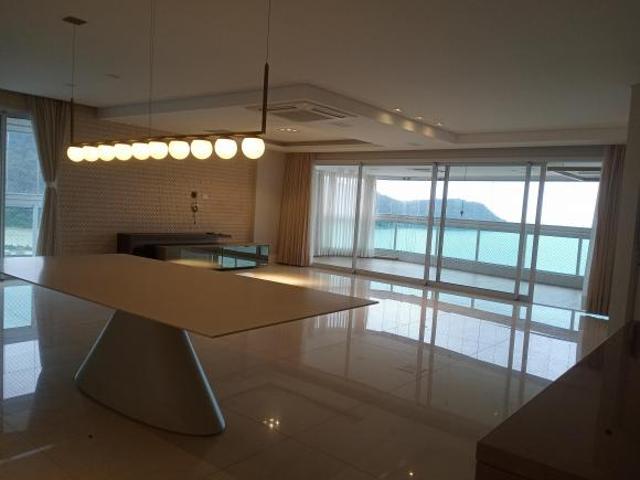 Apartamento à Beira Mar no Canto do Forte, Praia Grande