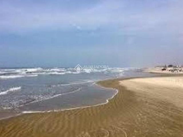 Apartamento a duas quadras do mar à venda no Centro de Capão da Canoa. 2 QUARTOS 1 Suite e garagem