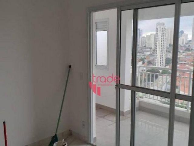 Apartamento à de 02 Quartos no Bairro Água Rasa em São Paulo com Churrasqueira