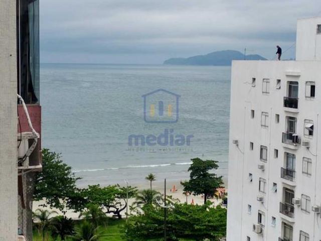 Apartamento a poucos metros da praia com vista lateral para o mar