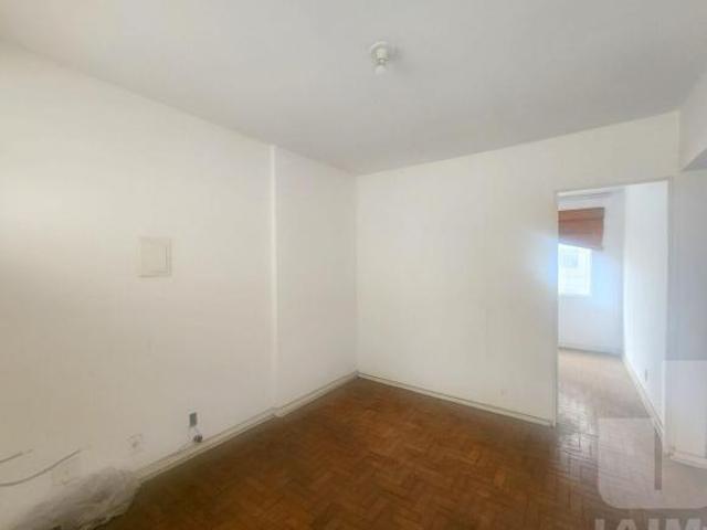 Apartamento a poucos minutos do Shopping e do Metrô, com 01dormitório e 01 vaga
