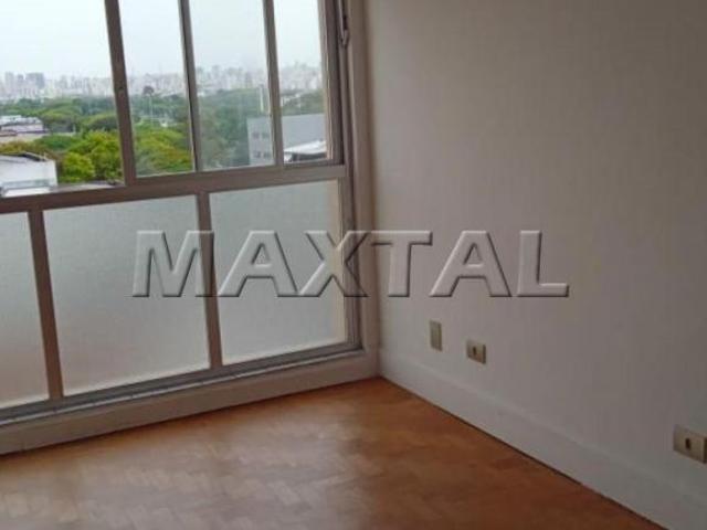 Apartamento a uma quadra do metrô Santana contendo 3 dormitórios, 2 banheiros e uma vaga de garagem