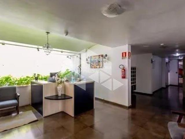 Apartamento a uma quadra do parque Farroupilha de Porto Alegre 3 dormitórios / quartos mais vagaquar