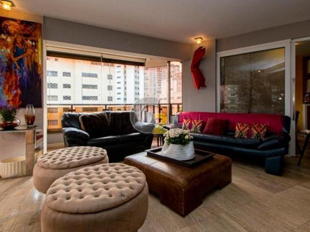 Apartamento à venda Moema com 4 quartos, sendo 3 suítes e 3 vagas