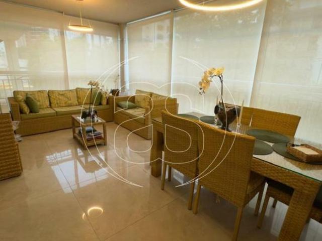 Apartamento à Venda Moema com 4 Suítes e 4 vagas, 210 m² e varanda gourmet