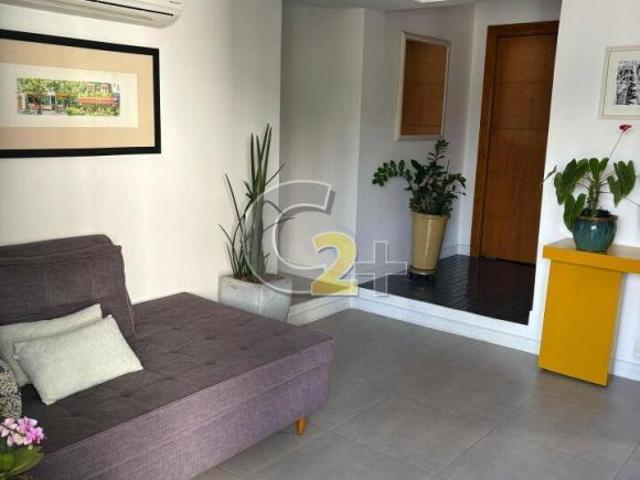 Apartamento á venda Moema com 3 quartos, 3 suites, 3 vagas de garagem