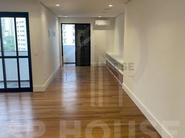 Apartamento a venda Moema, Hall privativo, 3 suites, 3 vagas, varandas, 181m²