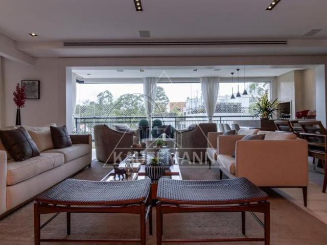 Apartamento à Venda Morumbi 4 Quartos 4 Suítes 4 Vagas 206,00m² A.U