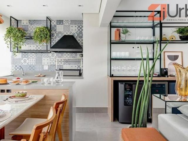 Apartamento à venda na melhor localização da Vila Romana com 2 dorms, 3 vagas demarcadas