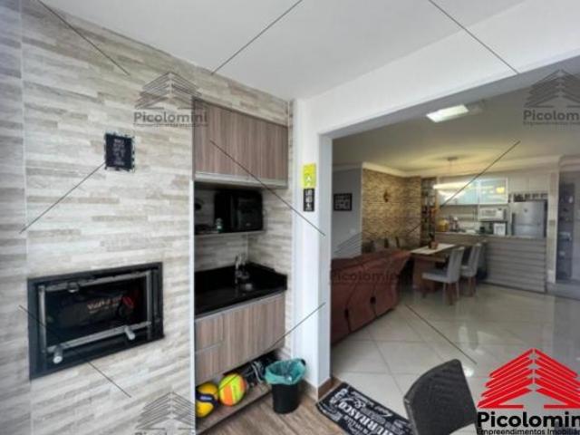 Apartamento à venda na Mooca, na Rua Itajaí, 3 dormitórios uma suíte, à 950m do Metrô Bresser Mooca
