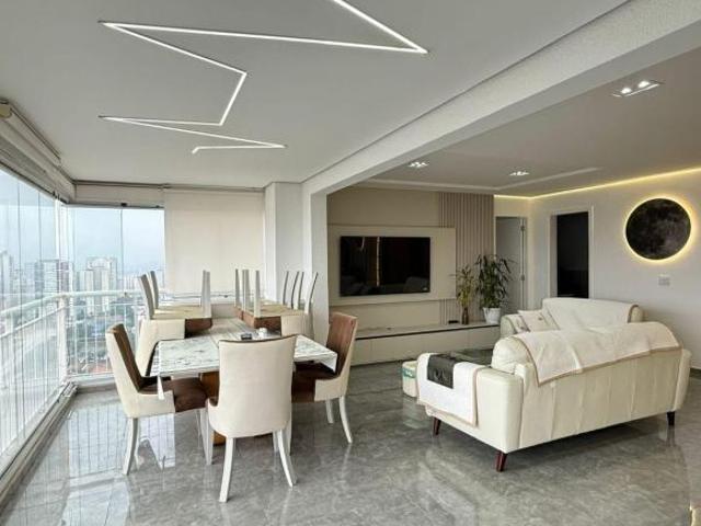 Apartamento a venda na Móoca com 2 suítes, 2 vagas e 102 m²