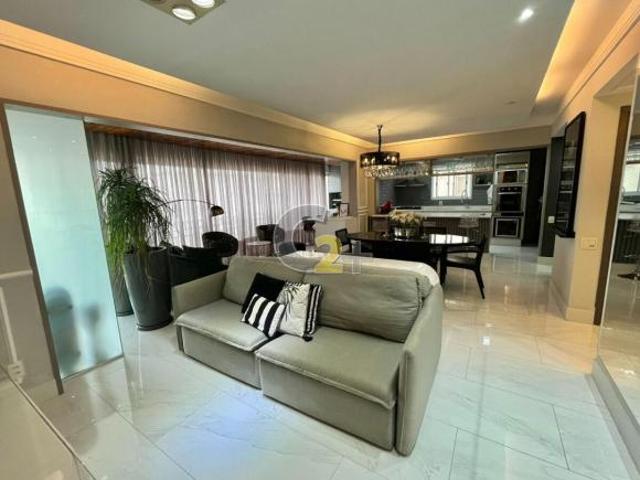 Apartamento à venda na Mooca, 3 suítes, 2 vagas de garagem