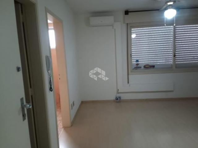Apartamento à venda na Av. Independência, POA/RS