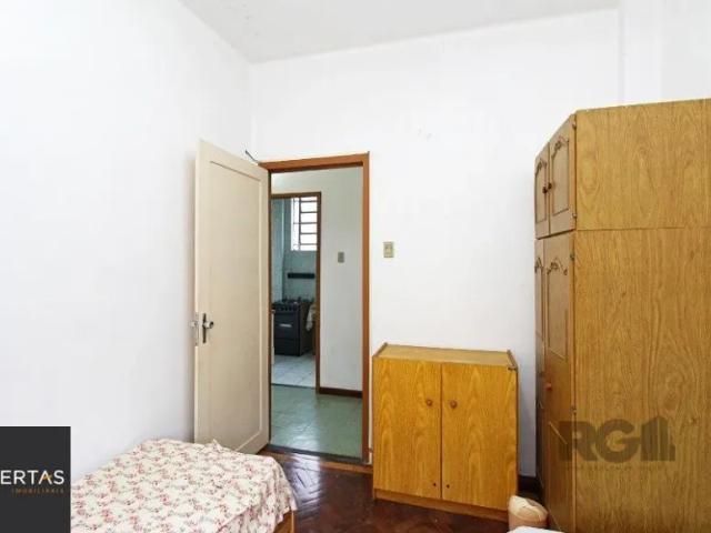 Apartamento a venda na Avenida Alberto Bins com 4 quartos, 2 banheiros, elevador, frente a fundos, n